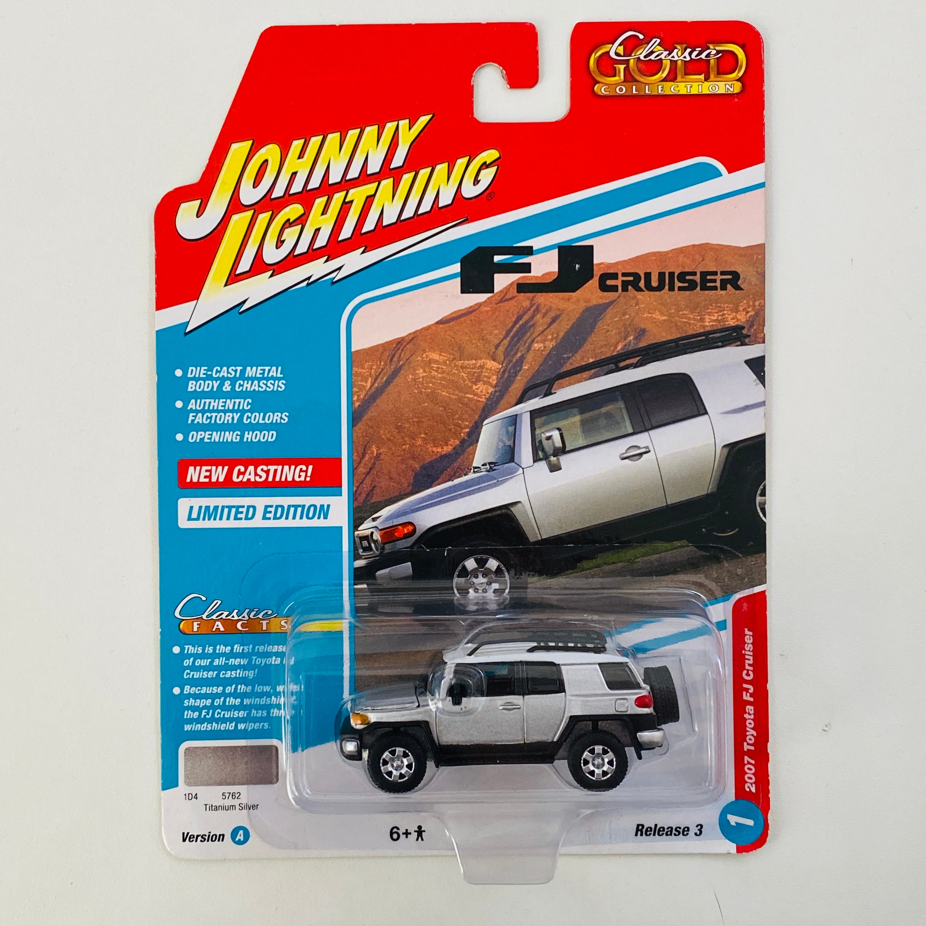2022 Johnny Lightning Classic Gold Limited Edition 2007 Toyota FJ Crui