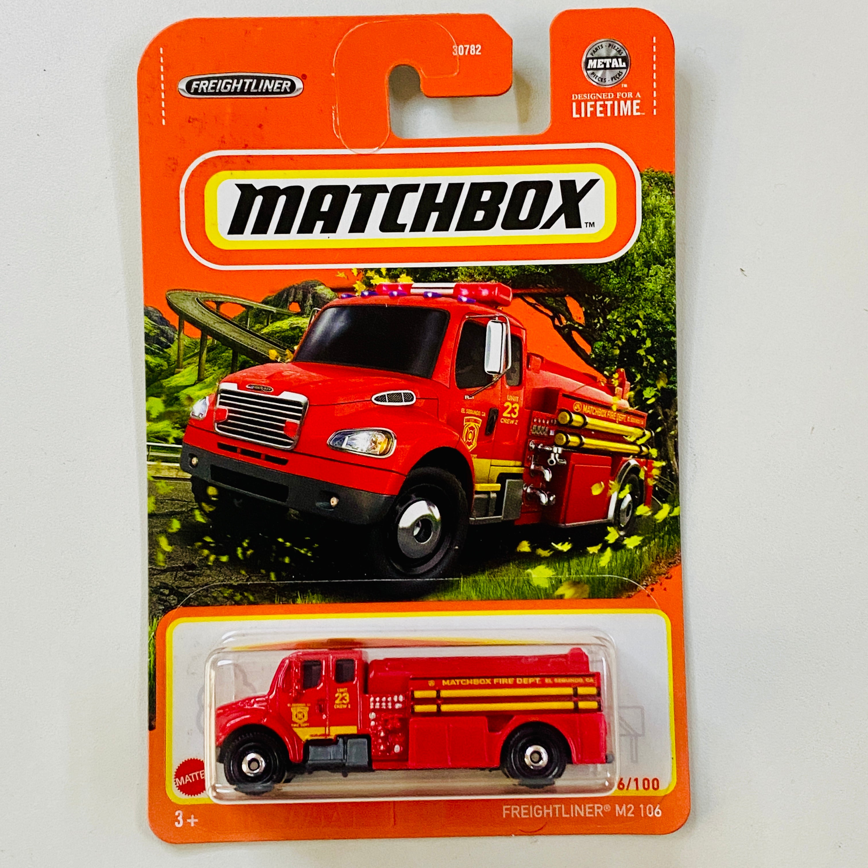 2024 Matchbox MBX Roadtrip Freightliner M2 106 rojo Bombero